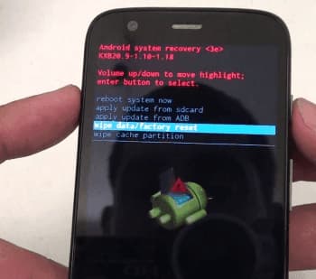 Motorola Phone Keeps Restarting Again and Again: How to Fix?